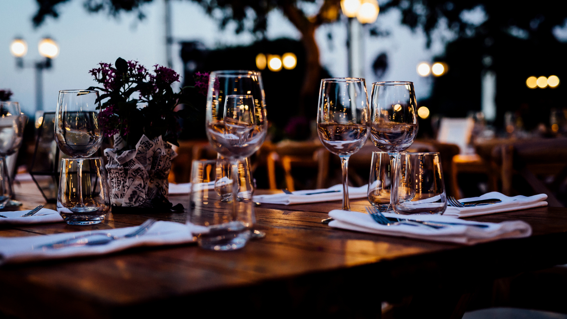 Mastering Table Manners: International and Thai Dining Etiquette Guide ...